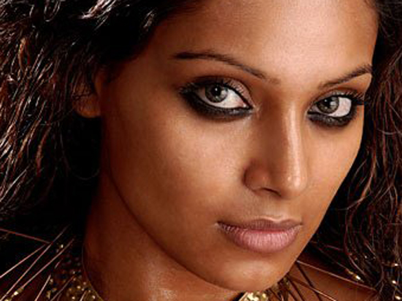 Bipasha Basu Photos, Images, HD Wallpapers, Bipasha Basu HD Images ...
