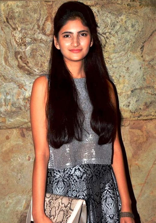 Shivani Raghuvanshi Images, HD Wallpapers, and Photos - Bollywood Hungama