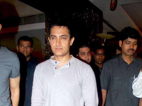Aamir,Raju and Vidhu Vinod Chopra unveil 3 Idiots first look | Photo Of ...