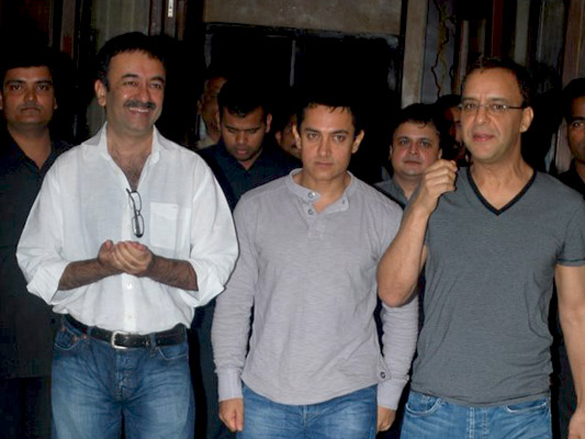 Aamir,Raju and Vidhu Vinod Chopra unveil 3 Idiots first look | Photo Of ...