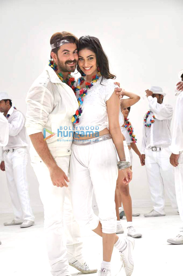 shortcut-romeo-42 | Shortcut Romeo 2013 On The Set - Bollywood Hungama