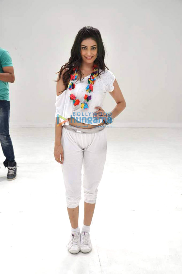 shortcut-romeo-45 | Shortcut Romeo 2013 On The Set - Bollywood Hungama