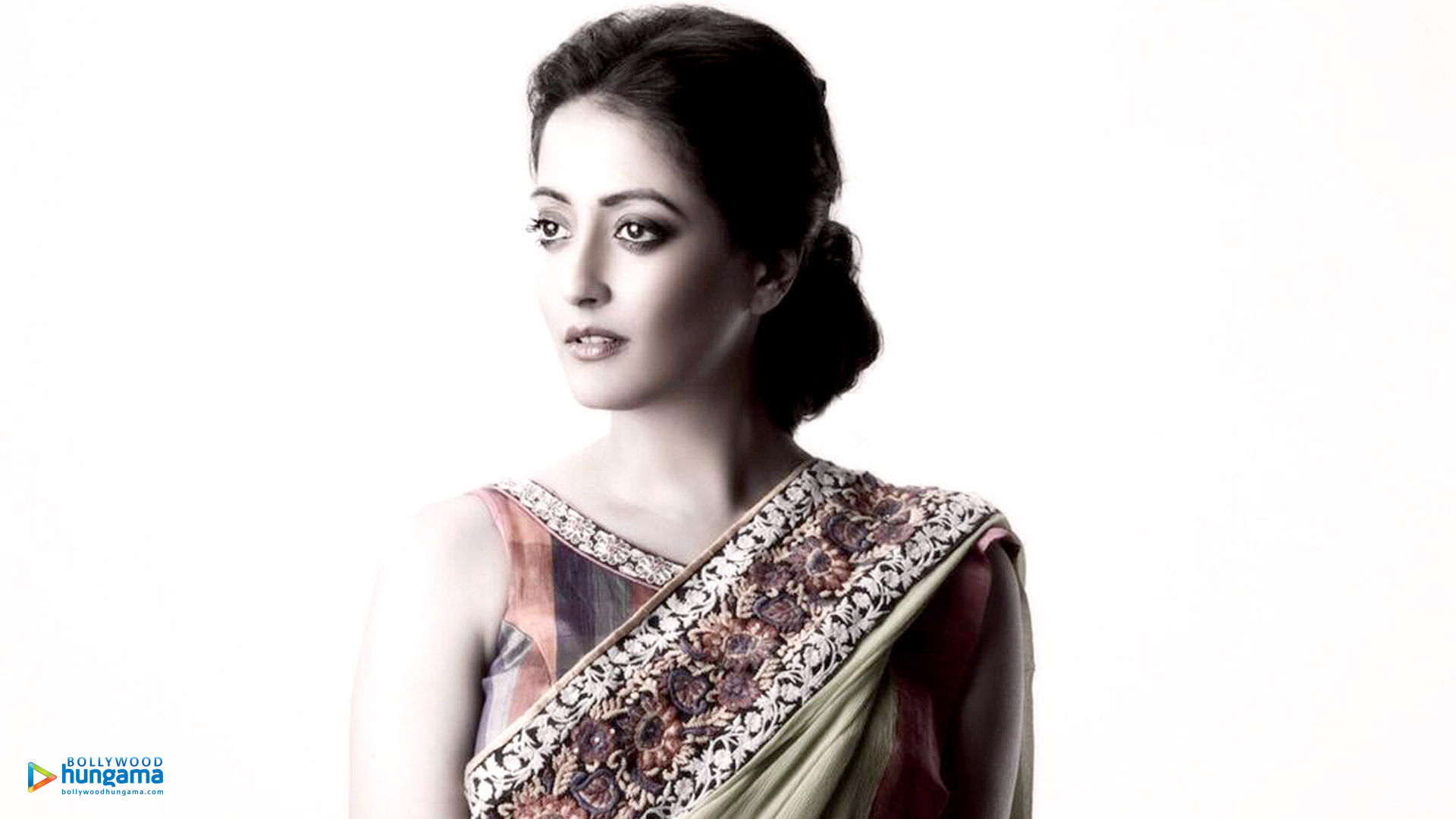 Raima Sen Wallpapers | raima-sen-19 - Bollywood Hungama