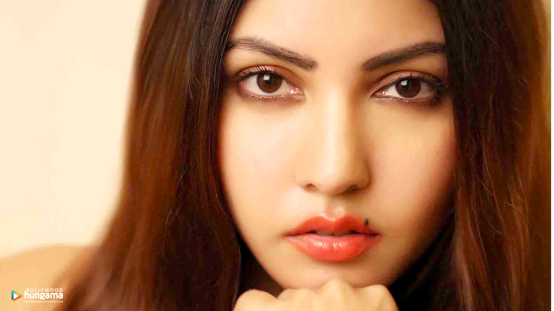 Komal Jha Photos, Images, HD Wallpapers, Komal Jha HD Images, Photos ...