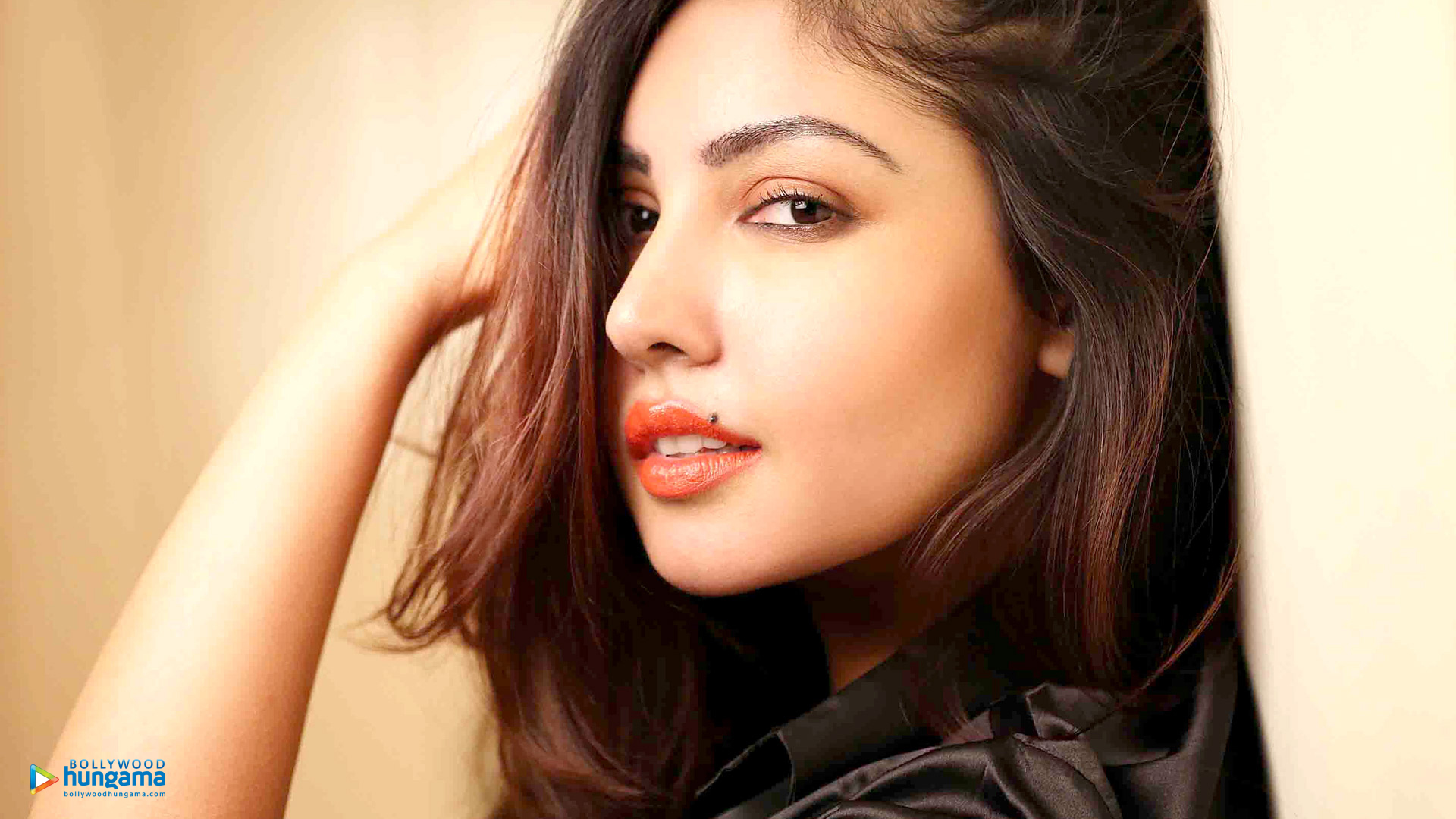 Komal Jha Photos, Images, HD Wallpapers, Komal Jha HD Images, Photos ...