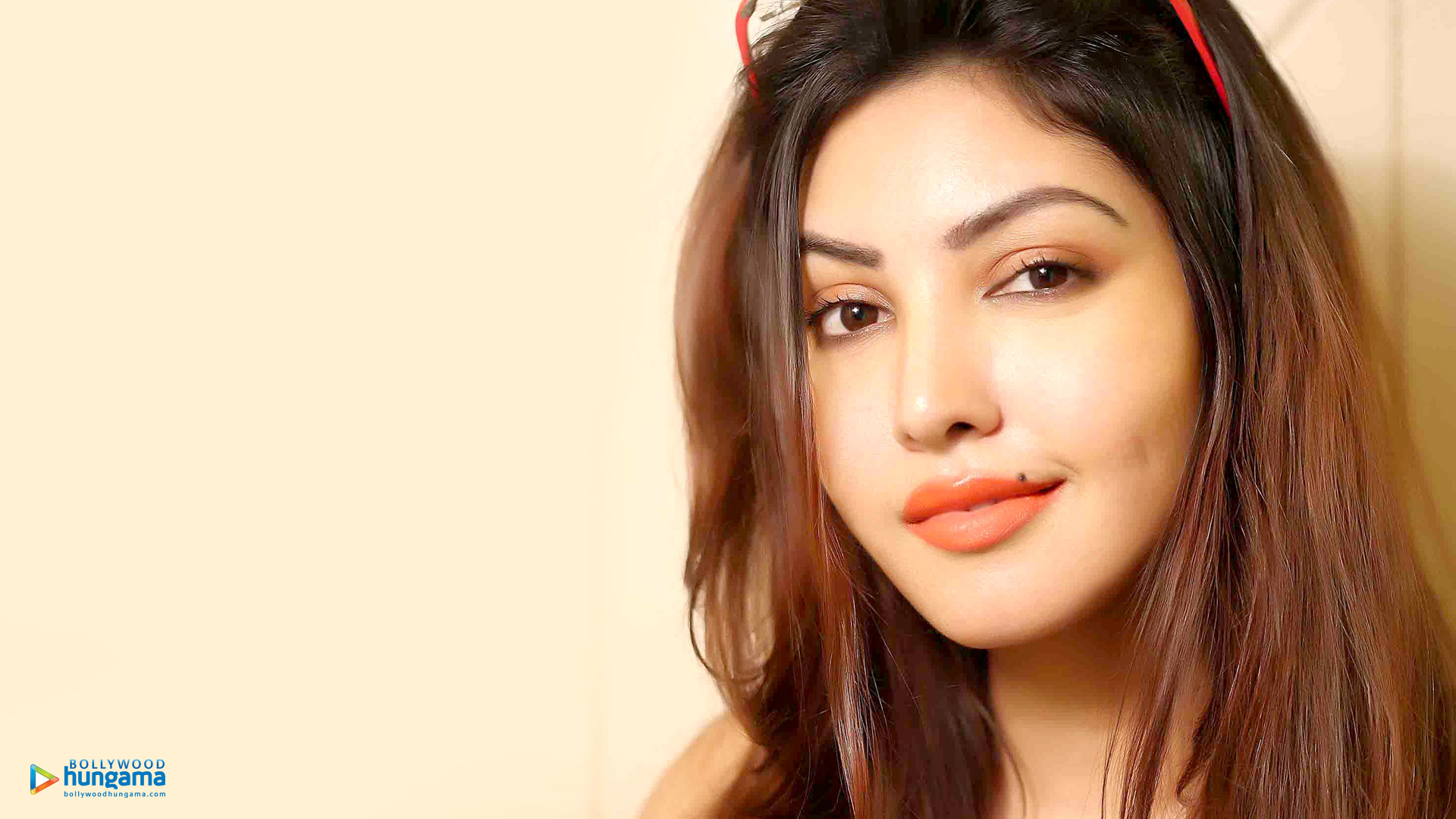 Komal Jha Photos, Images, HD Wallpapers, Komal Jha HD Images, Photos ...