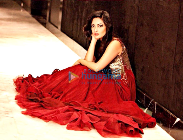 Riya Sen Photos, Images, HD Wallpapers, Riya Sen HD Images, Photos ...