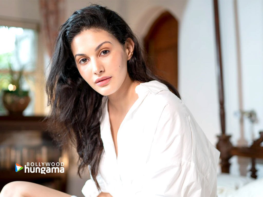 Amyra Dastur Wallpapers | amyra-dastur-12-3 - Bollywood Hungama