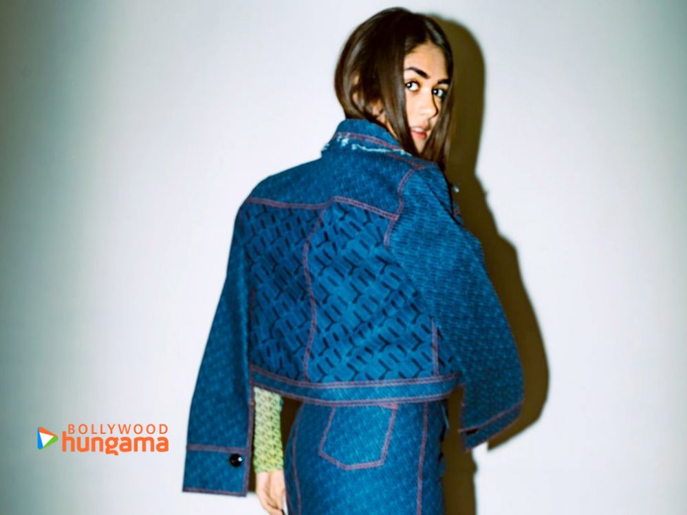 Mrunal Thakur Wallpapers | HD Image Download of Mrunal Thakur | Photo ...