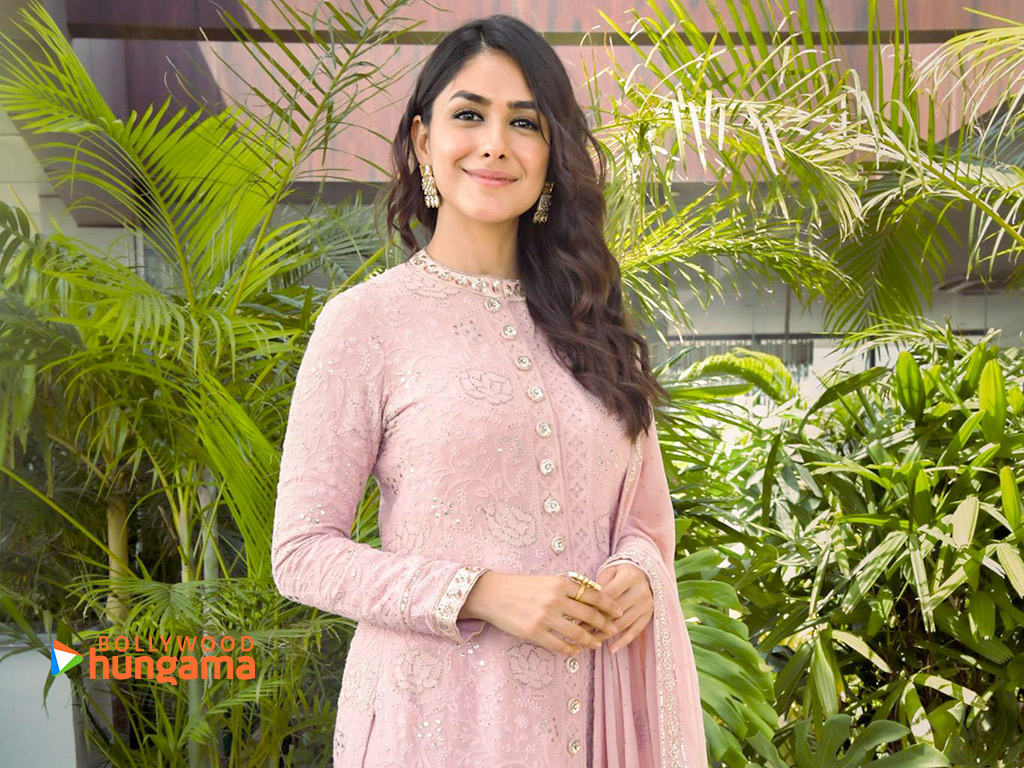 Mrunal Thakur Wallpapers | mrunal-thakur-3-105 - Bollywood Hungama