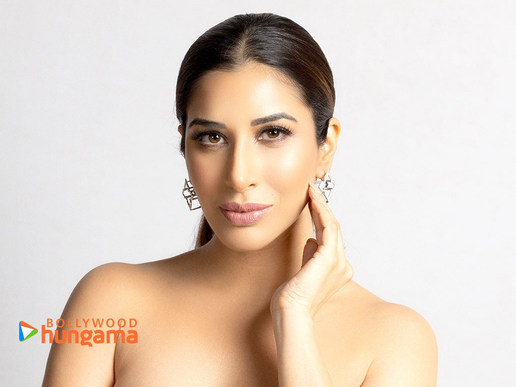 Sophie Choudry Wallpapers | sophie-choudry-4-46 - Bollywood Hungama