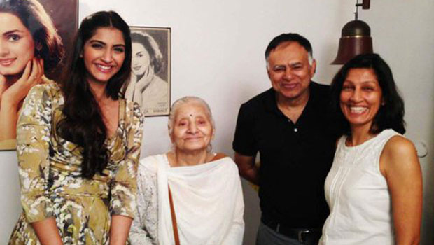 Making Of 'Neerja' Part 4 - Bollywood Hungama