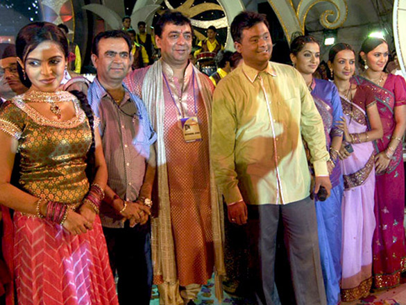 Cast of Papad Pol visit Sankalp Dandiya | Photo Of Ami Trivedi,Yogesh ...