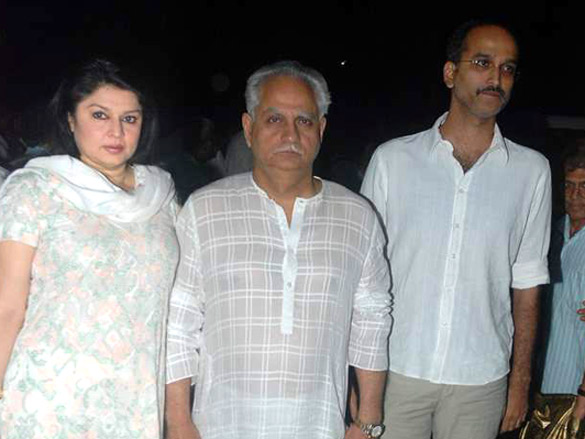 Bollywood pays respect at Dev Anand’s prayer meet | Photo Of Kiran ...