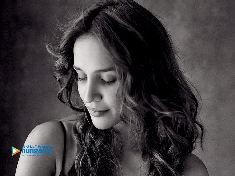 Aisha Sharma Wallpapers | HD Image Download of Aisha Sharma | Photo ...