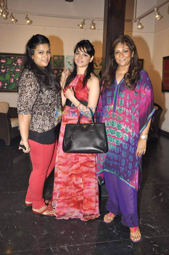 Madhoo at Shaan Bhatnagar’s exhibition hosted by Sharmila Khanna ...