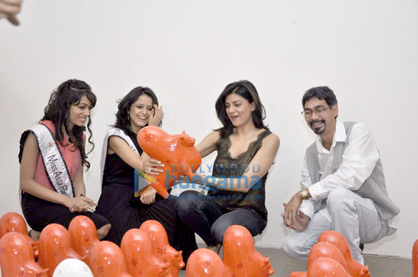 Sushmita Sen snapped at an art event | Sushmita Sen Images - Bollywood ...