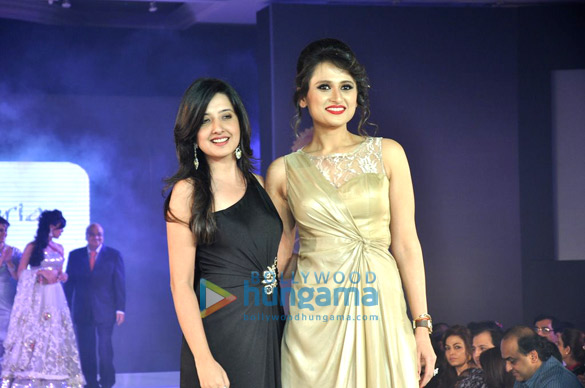 Celebs walk the ramp at Glamour Style Walk 2013 | Amy Billimoria Images ...
