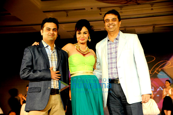 Celebs walk the ramp at Glamour Style Walk 2013 | Bulbeer Gandhi ...