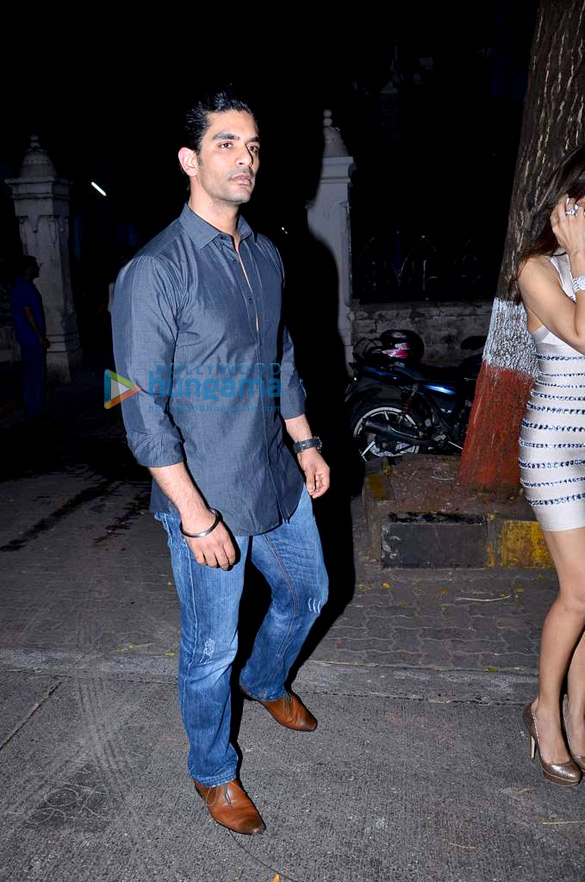Karan, Malaika, Shoaib, Vikram Chatwal snapped at Elipsis | Images - Bollywood Hungama