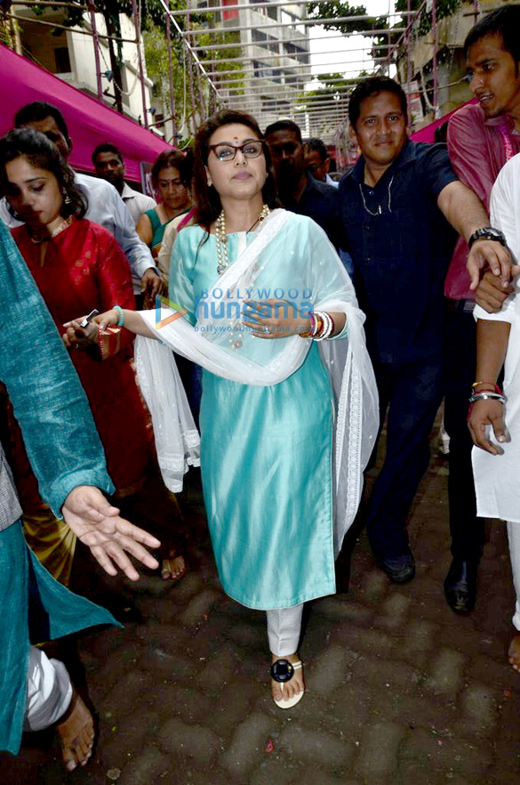 Rani Mukerji graces Lalbaugcha Raja’s Ganesh mandal | Rani Mukerji ...