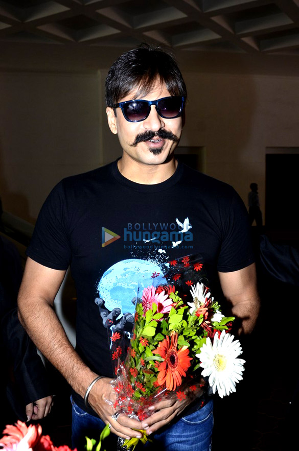 Vivek Oberoi & Kunal Kapoor grace Giving Back NGO India event | Kunal ...