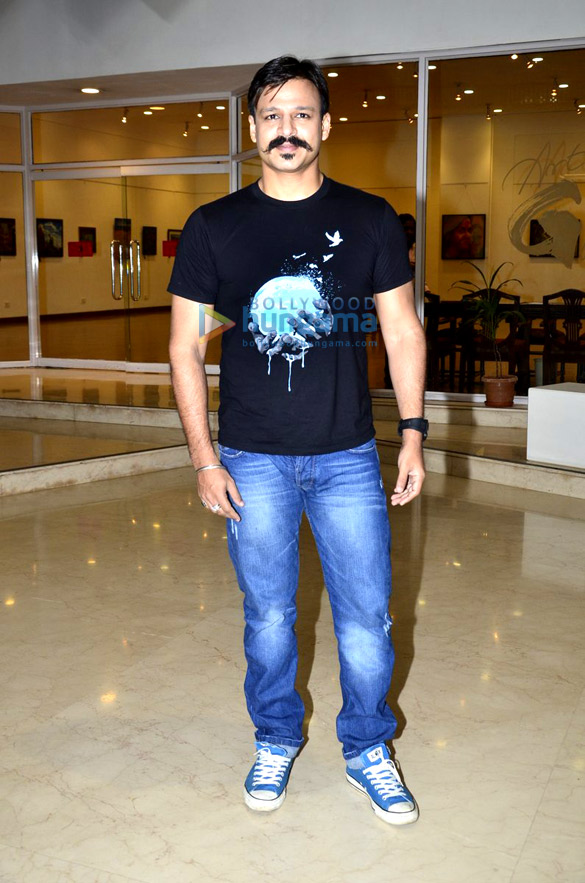 Vivek Oberoi & Kunal Kapoor grace Giving Back NGO India event | Vivek ...