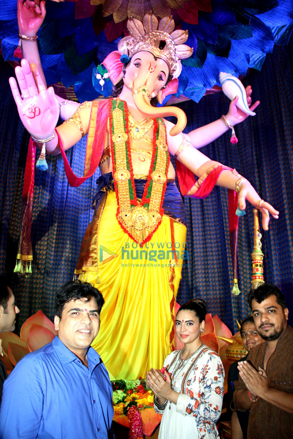 Celebs visit the Ganesh Galli Ganpati in Parel | Sandeep Batraa Images ...