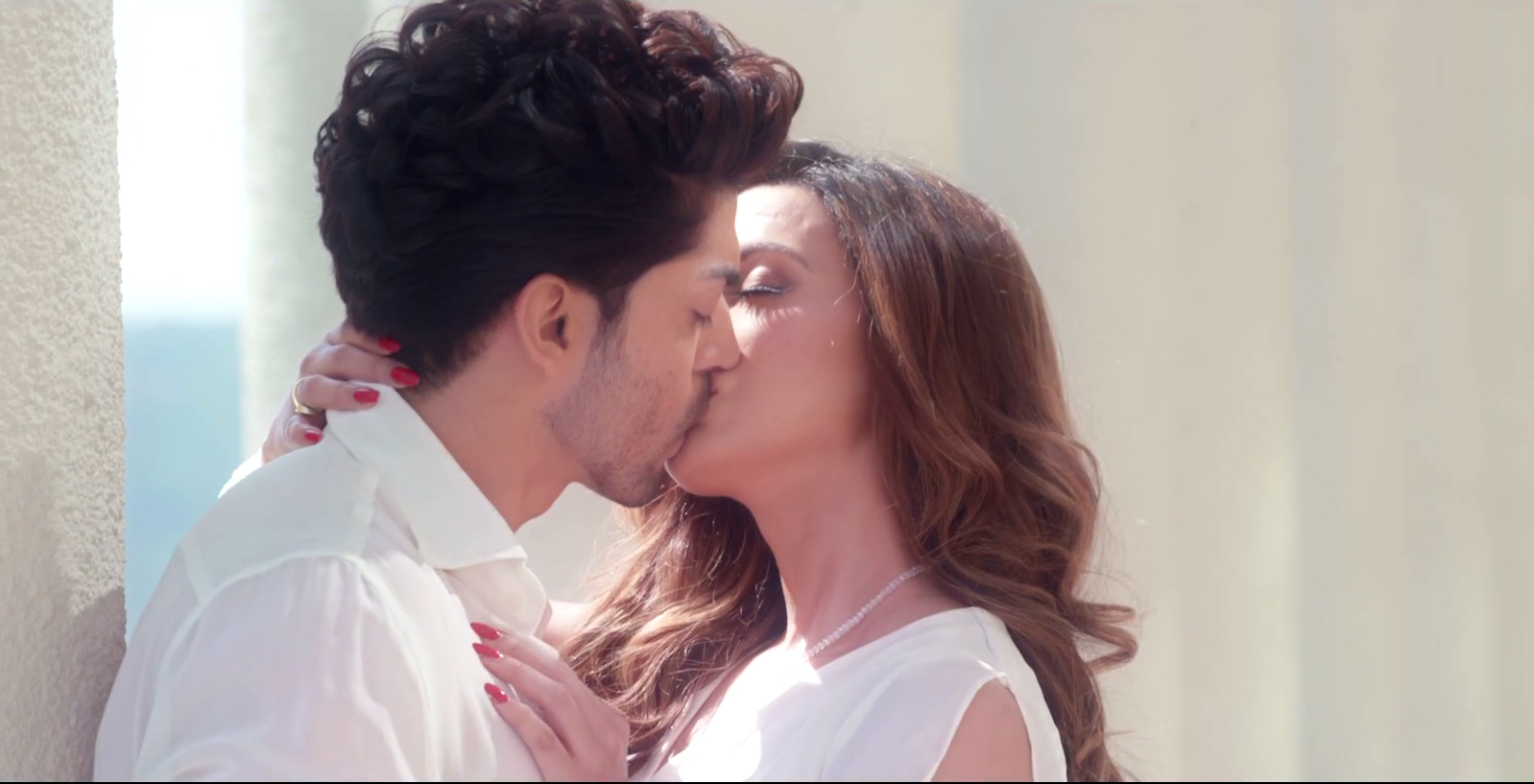 Sana khan kiss store