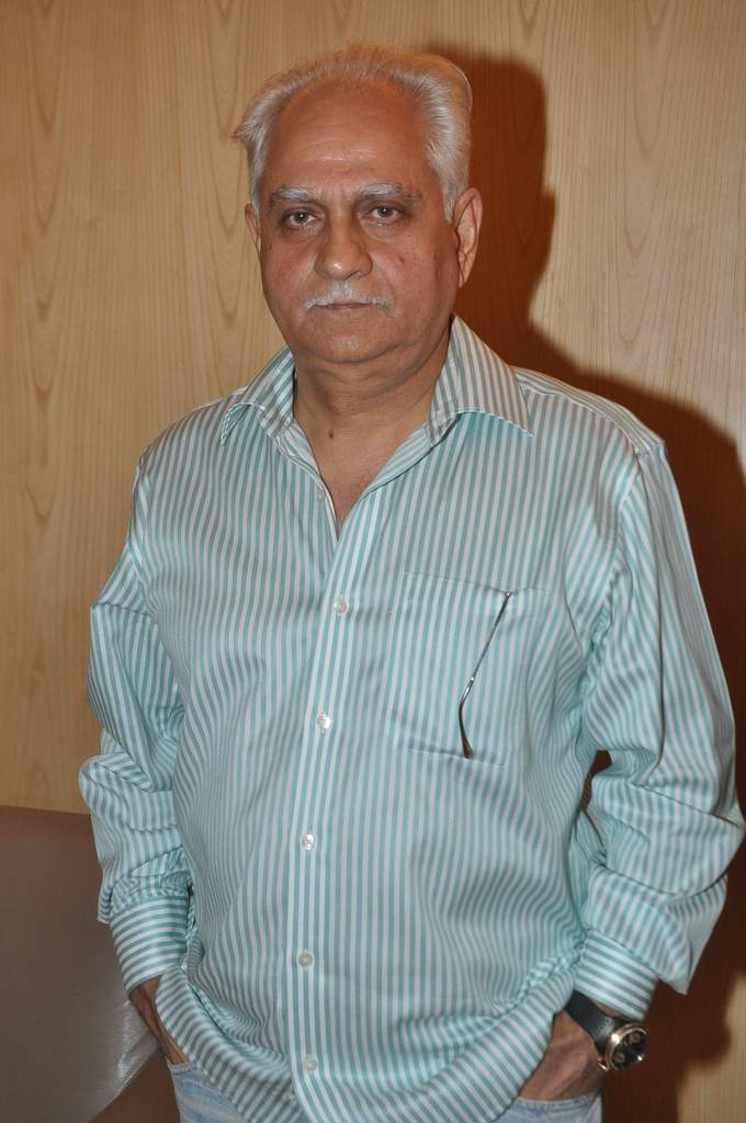 Ramesh Sippy BUSTS The Myth Of Sholay Being Flop On Release - Bollywood ...
