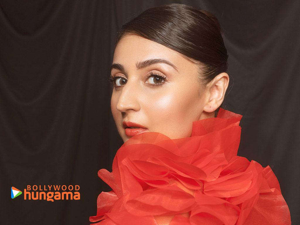 Dhvani Bhanushali Wallpapers | dhvani-bhanushali-3-5 - Bollywood Hungama