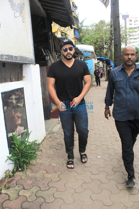 Arjun Kapoor spotted at Hakim’s Aalim salon in Varsova | Parties ...