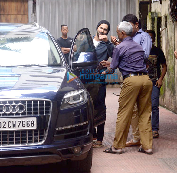 Varun Dhawan snapped in Bandra | Varun Dhawan Images - Bollywood Hungama