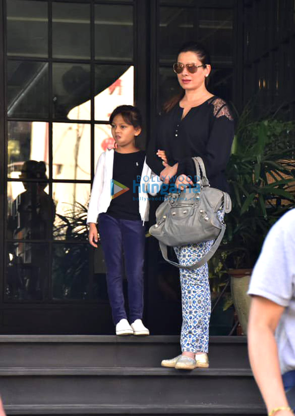 Twinkle Khanna, Neelam Kothari and Divya Dutta spotted at Soho House in ...