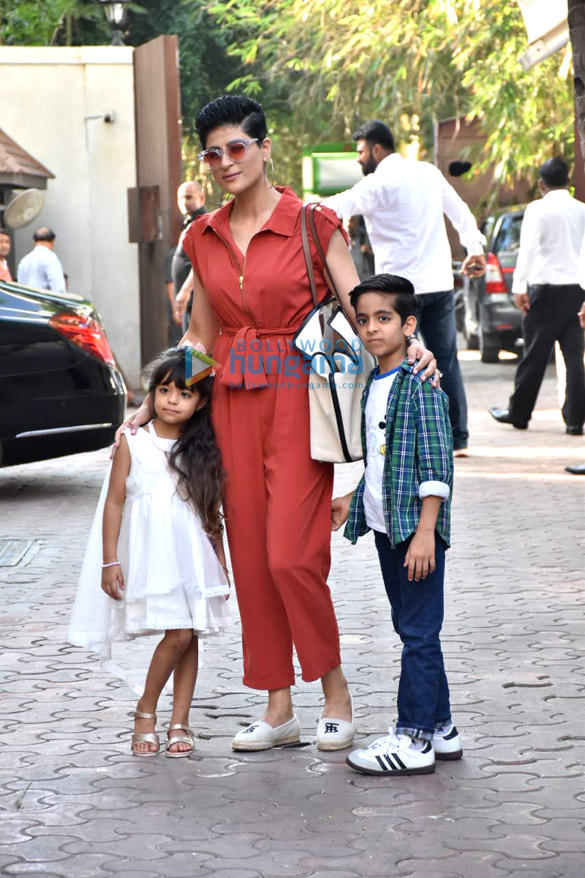 Photos: Shilpa Shetty and Raj Kundra snapped celebrating their son ... Photos: Shilpa Shetty and Raj Kundra snapped celebrating their son ...