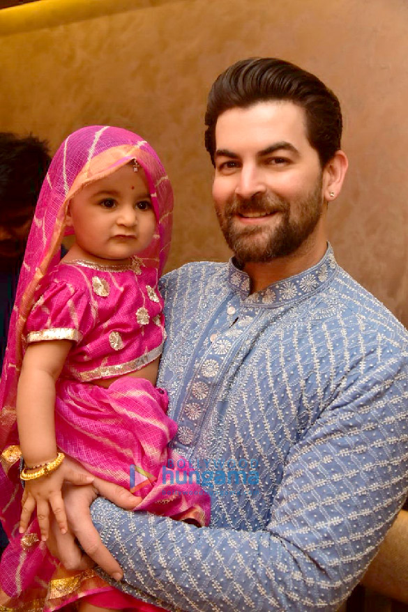Photos Neil Nitin Mukesh snapped with his family during Ganpati puja at ...