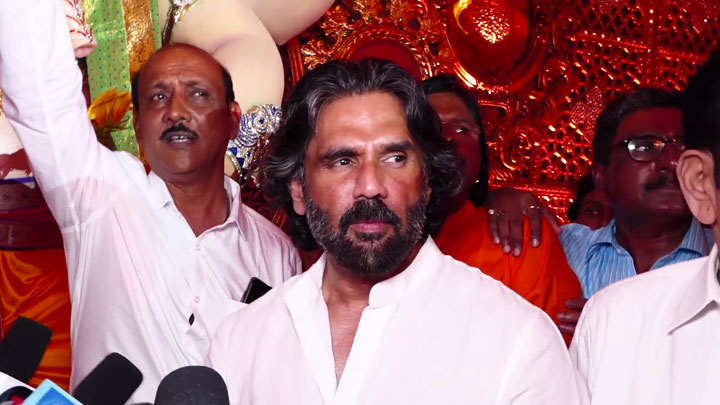 Suniel Shetty attend Altamount Road Cha Raja’s Ganpati Pooja ...