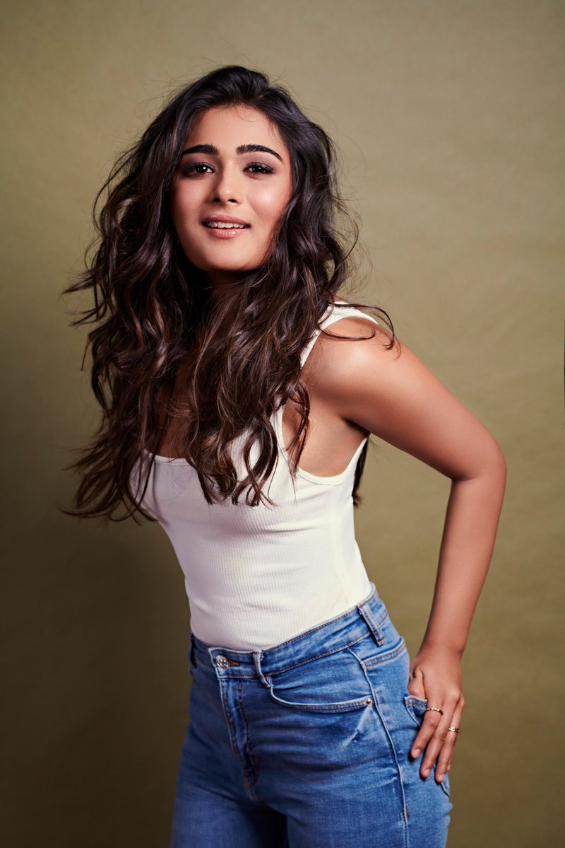 Shalini Pandey Images, HD Wallpapers, and Photos - Bollywood Hungama