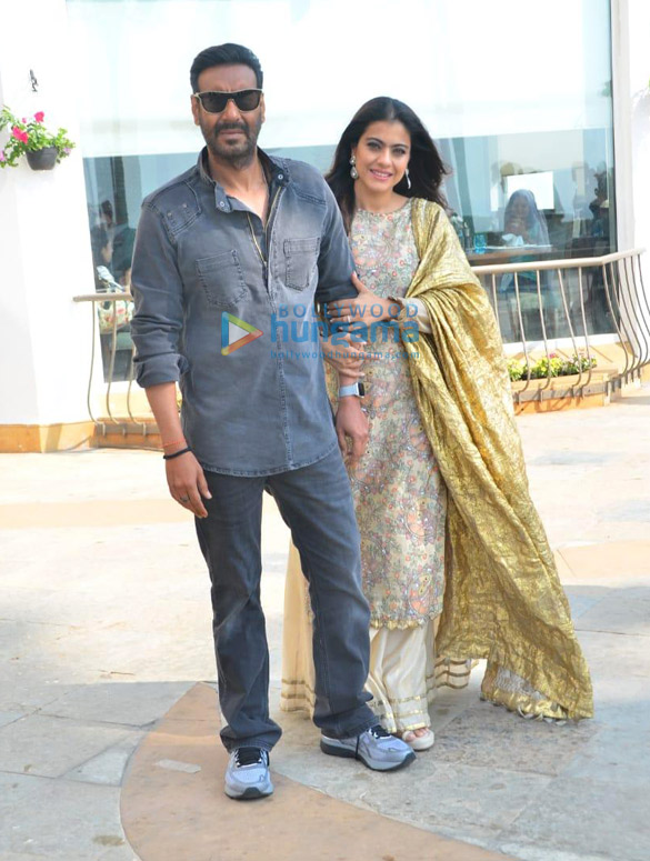 Photos: Ajay Devgn and Kajol snapped at Sun-n-Sand promoting the film ...