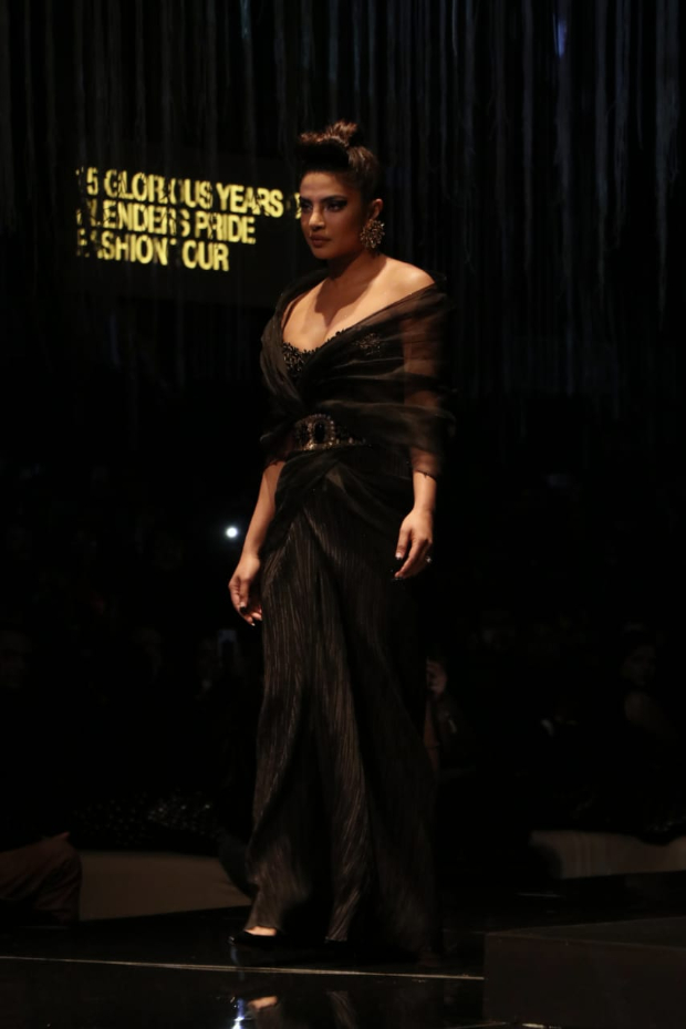Priyanka Chopra hits the ramp in beautiful black gown, pays tribute to ...