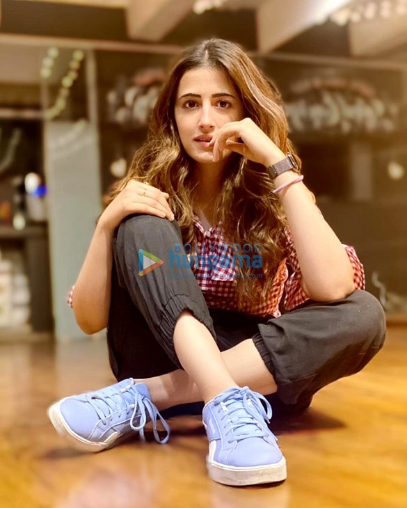 Nupur Sanon Photos, Images, HD Wallpapers, Nupur Sanon HD Images ...