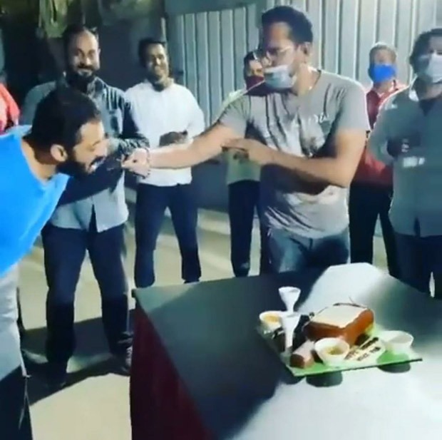 Salman Khan celebrates bodyguard’s birthday but skips eating cake ... Salman Khan celebrates bodyguard’s birthday but skips eating cake ...