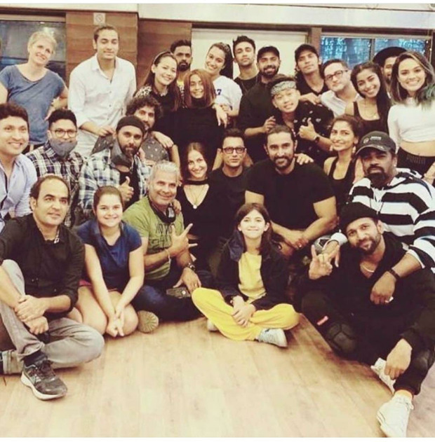 Aamir Khan strikes a pose with the crew as he shoots a song in Jaipur ...