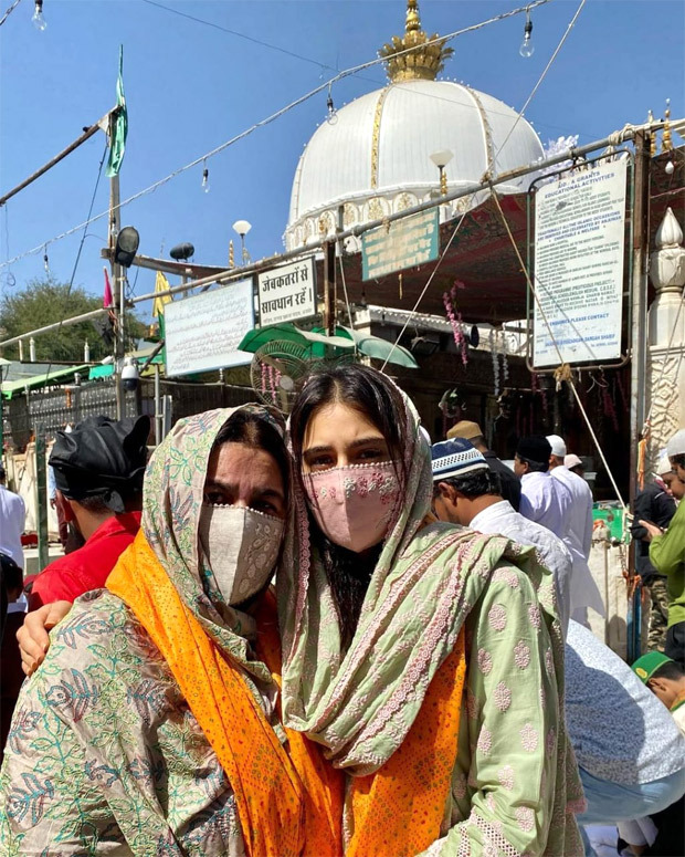 Sara Ali Khan and Amrita Singh visit Ajmer Sharif, actress says ‘Jumma Mubarak’ : Bollywood News ...