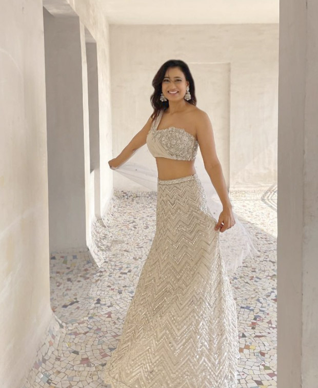Shweta Tiwari looks resplendent in ivory mirror work lehenga worth Rs. 75,150 75150 : Bollywood ...