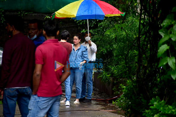Photos Kareena Kapoor Khan spotted at Mehboob Studios (1) | Kareena ...