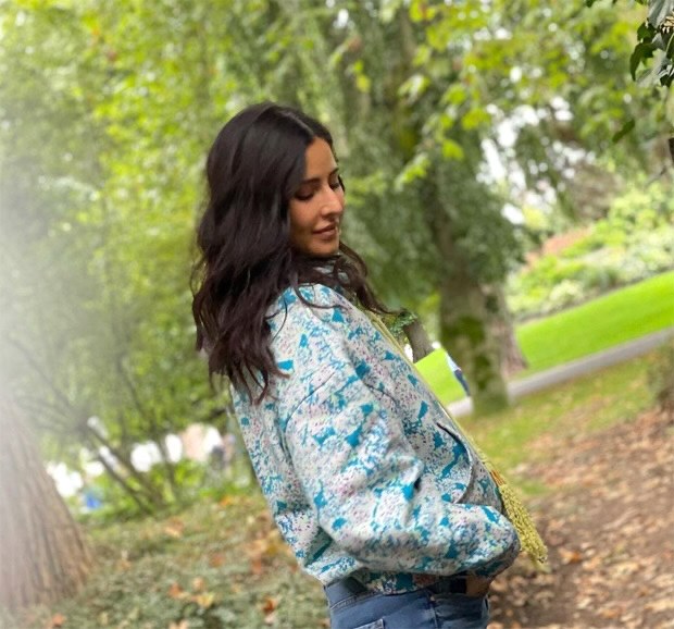 Katrina Kaif goes easy breezy in printed sweatshirt and denims in ...