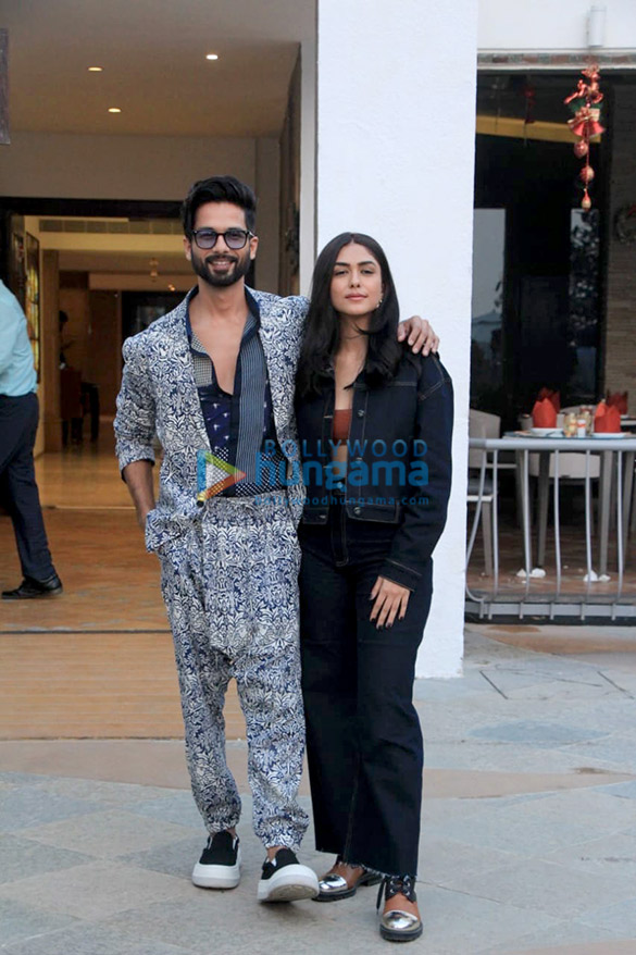 Photos: Shahid Kapoor and Mrunal Thakur snapped promoting their film ...