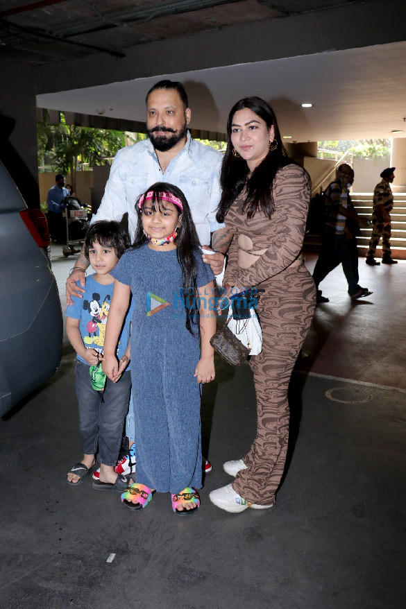 Photos: Mandira Bedi, Arjun Bijlani and Bunty Walia spotted at the ...