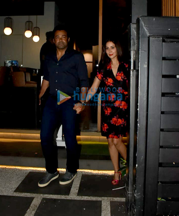 Photos Kim Sharma snapped with boyfriend Leander Paes at Mizu ...